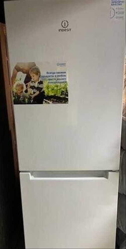 Холодильник Indesit DS 316 W бу