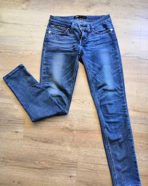 Джинсы Levi's demi curve