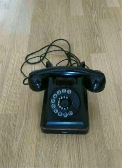 Старинный карболитовый телефон. СССР