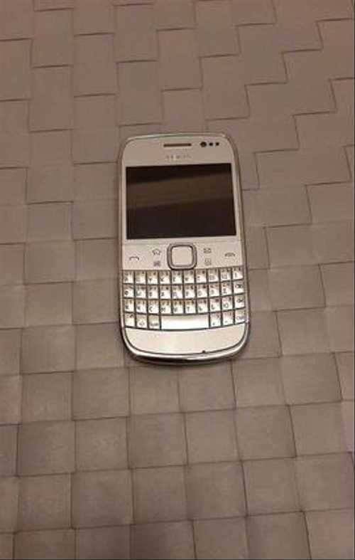 Мобильный телефон Nokia E6-00