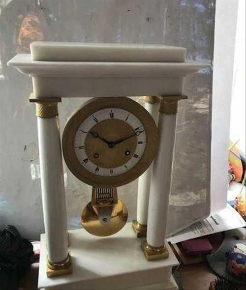 Часы старинные портик