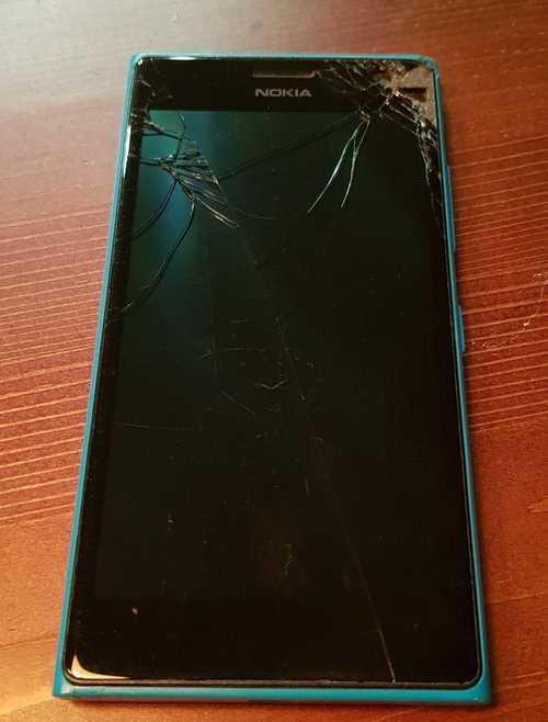 Nokia Lumia 735 (Windows Phone)