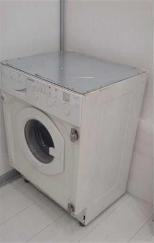Встраиваемая стиральная машина Ariston