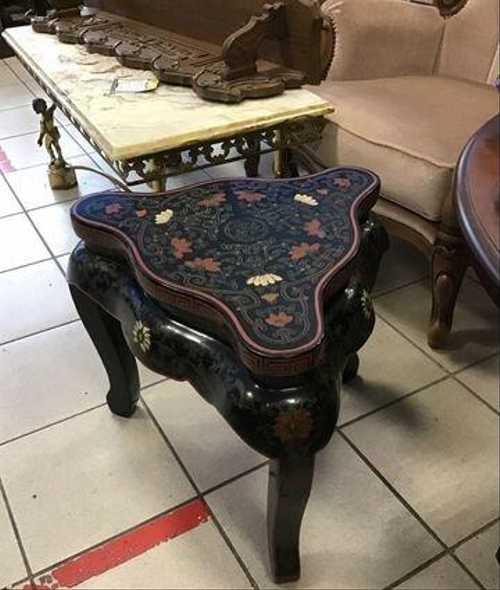 Старинный столик,произв.Китай, привезли из Европы