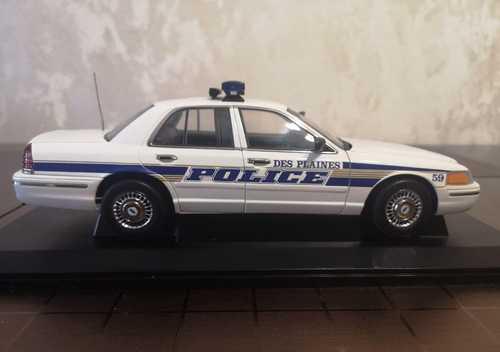 Модель autoart 1/18 Ford Crown Victoria Police