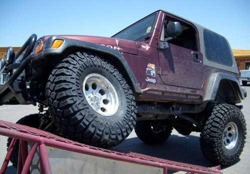 Maxxis M8090 Creepy Crawler, 35x12.50R16 LT