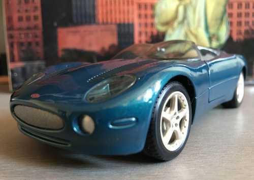 Модель авто Jaguar XK180 1/24. Maisto