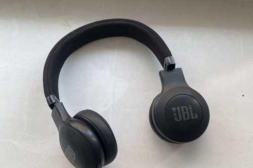 Bluetooth-наушники JBL E45BT