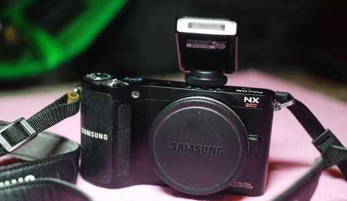 Беззеркалка Samsung NX200 (body)