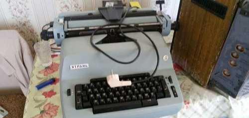 Пишущ. машинка