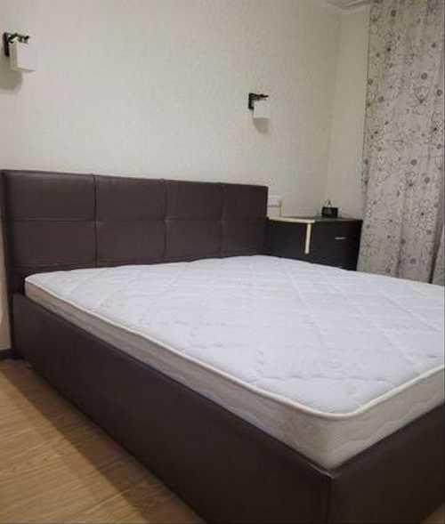 Кровать двуспальная с матрасом 190х210
