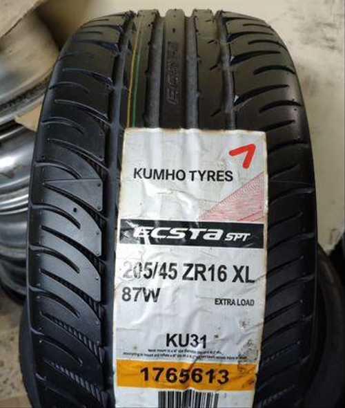 Kumho ecsta spt ku31. Kumho Ecsta SPT colored Smoke ku31c. 205/45 R16 87w Maxxis vs-01.