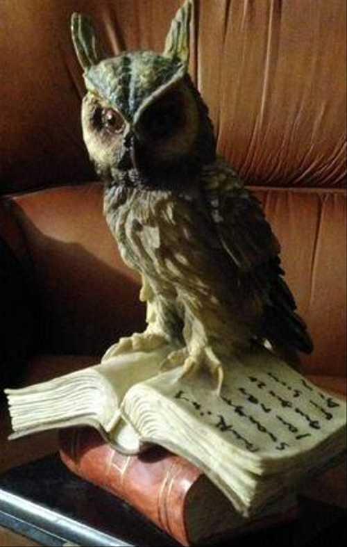 Сова на книге