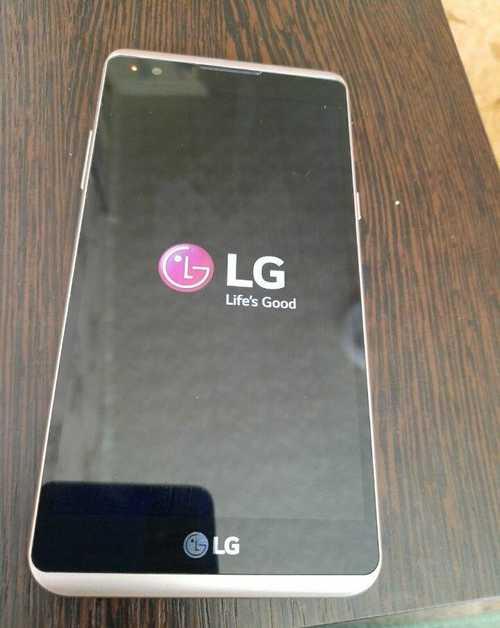 Телефон LG