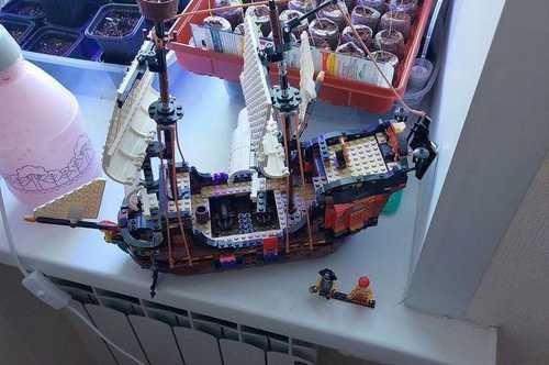Lego пиратский корабль