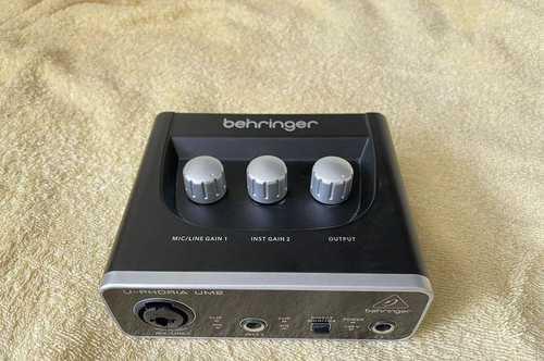 Behringer U-phoria UM2
