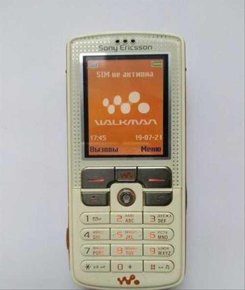 Телефон Sony Ericsson W800i Walkman 2005 год