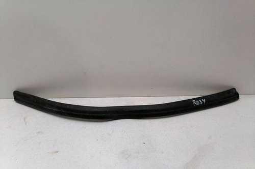 Уплотнитель капота Mercedes C250 W204 1.8 2012