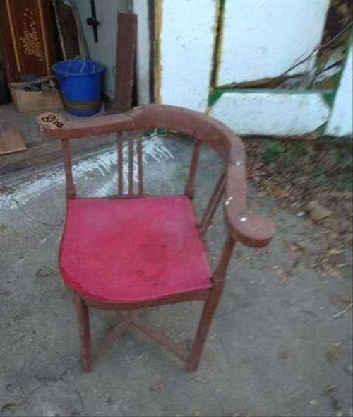 Стул-кресло старинный