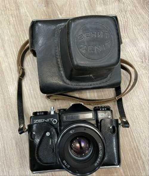 Плёночный фотоаппарат Zenit EM + Helios 44-M