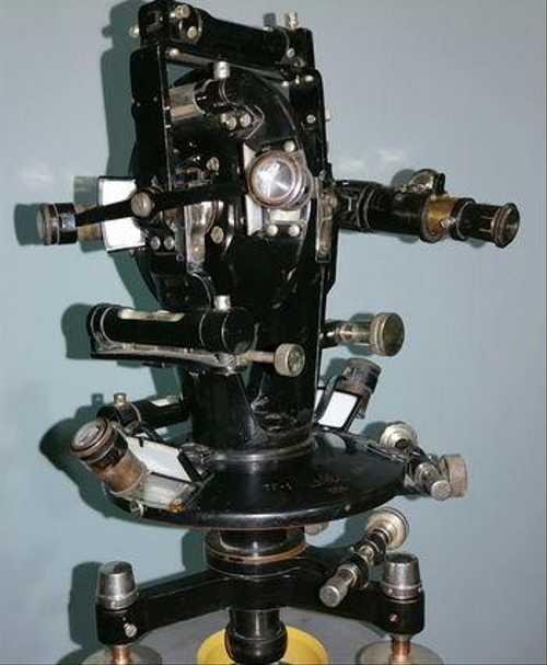 Старинный теодолит тг-1