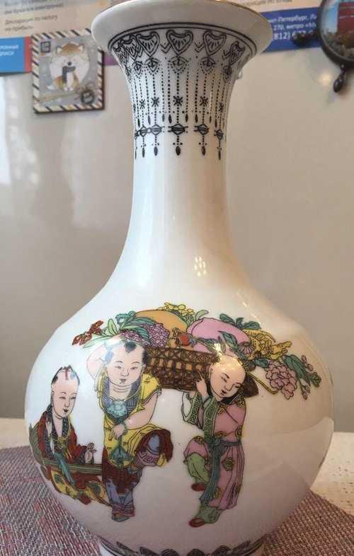Китайский фарфоровый набор (ваза и блюдо)