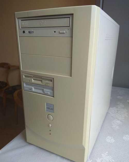 Компьютерный корпус ATX белый / ретро