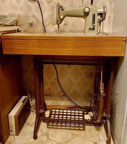 Швейная машинка Лада 233