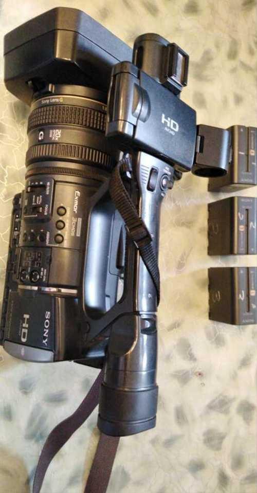 Профессиональная видеокамера HDR-AX2000E