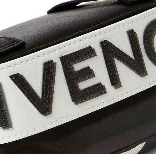 Givenchy Logo-Appliqud Leather поясная сумка