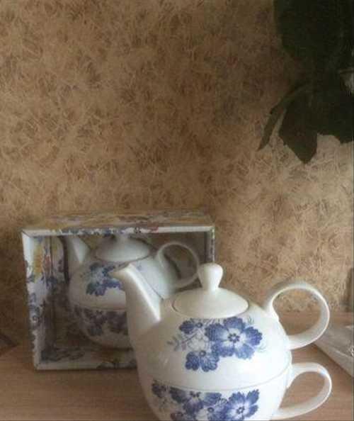 Фарфоровый чайник с чашкой Василёк
