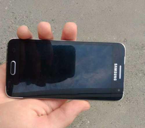 Телефон Samsung а3 2015