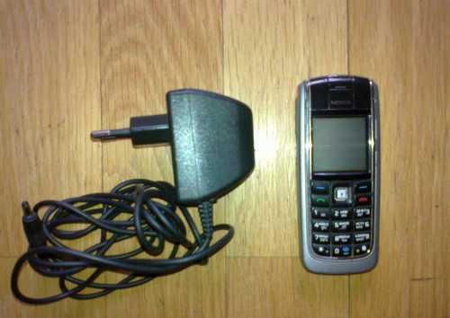 Телефон Nokia 6021 с зарядным устройством