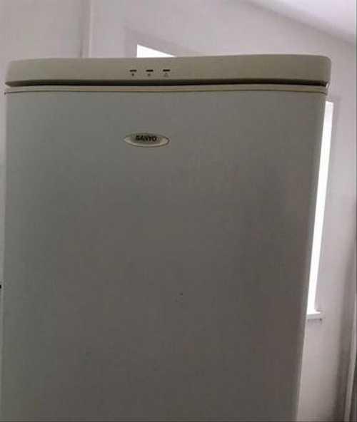 Продаю холодильник sanyo 2016 года, в хорошем сост