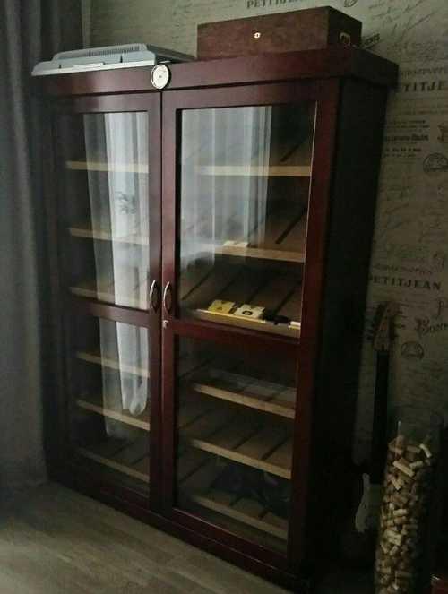 Шкаф для сигар Хьюмидор