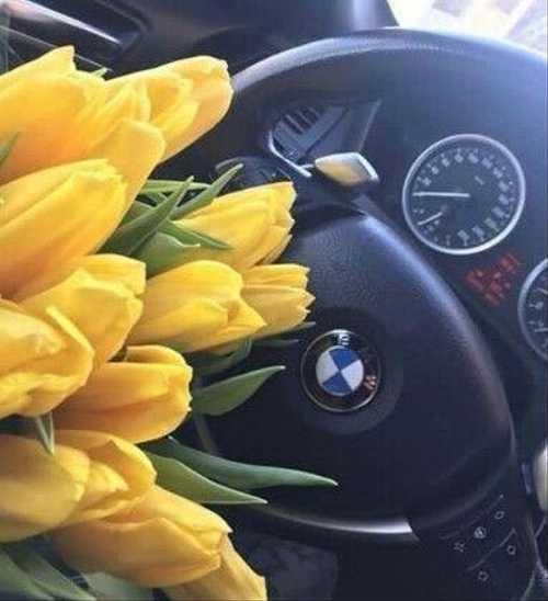 Фото букет тюльпанов в машине фото