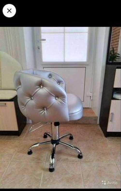 Кожанное кресло парикмахерское