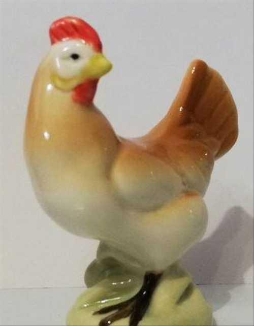 Фарфоровая статуэтка курочка. курица