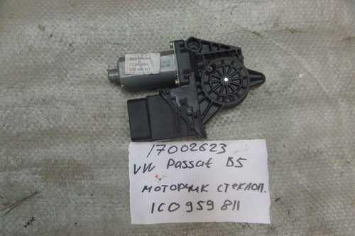 Моторчик стеклоподъемника задний левый Passat B5