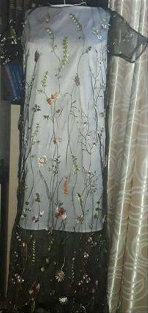 Платье-сетка с вышивкой. Цвет черный