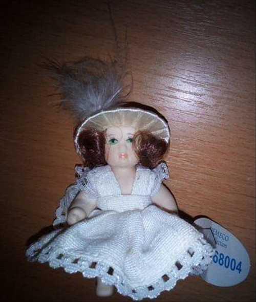 Фарфоровая кукла Remeco Collection(68004)