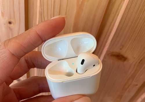 Чехол и правый наушник AirPods 2 оригинал