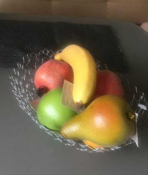 Корзинка с пластиковыми фруктами новая