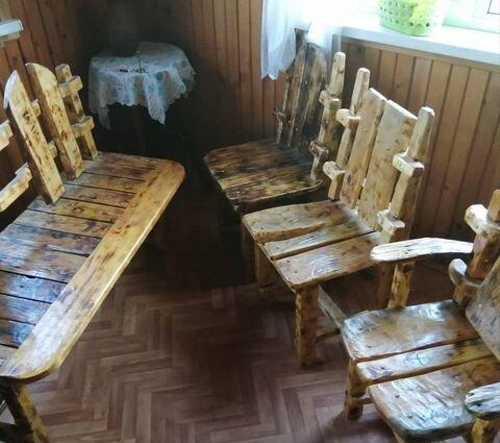 Комплект стульев и скамья под старину