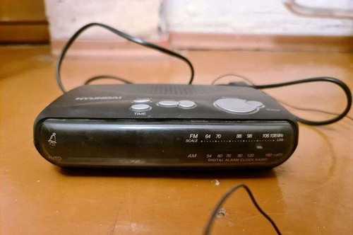 Часы Hyundai с радио и будильником
