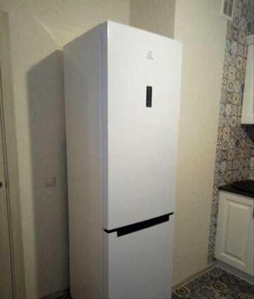 Холодильник indesit no frost df5200w