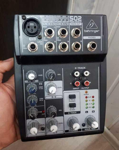 Микшерный пульт Behringer xenyx 502
