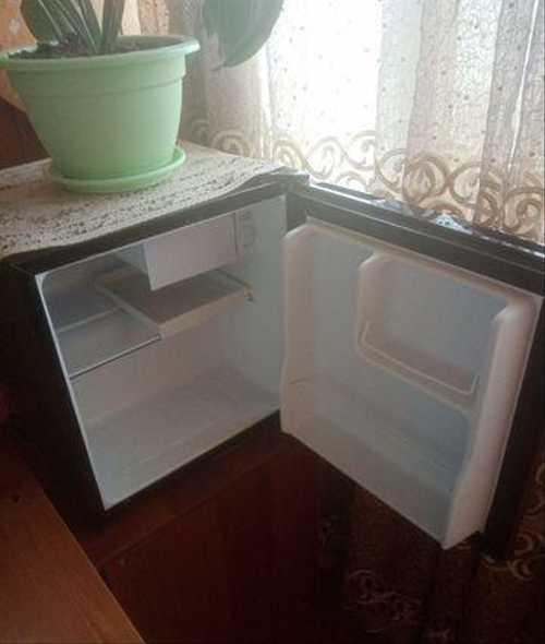Холодильник Tesler RS-55 маленький бу 7 месяцев Об