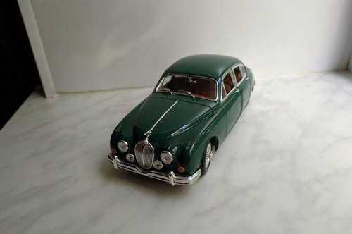 Модель BBurago Jaguar Mark ll 1959 1/18
