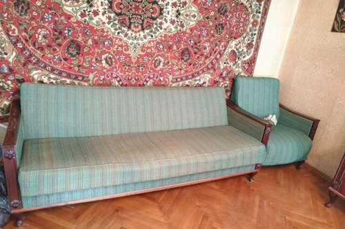 Комплект винтажной мебели диван кресла сервант сто